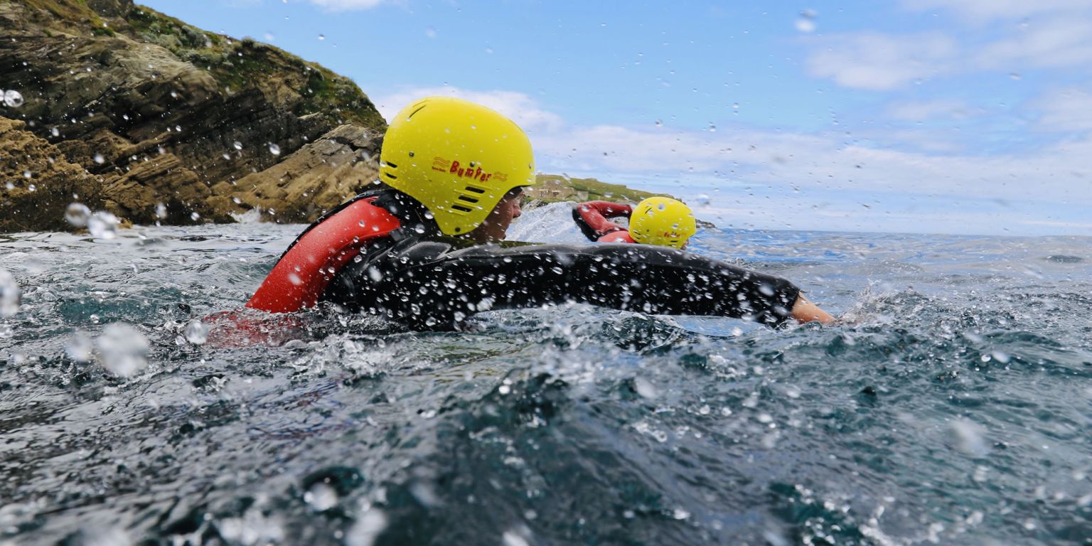 Coasteering Newquay : Quiksilver Surf School Newquay